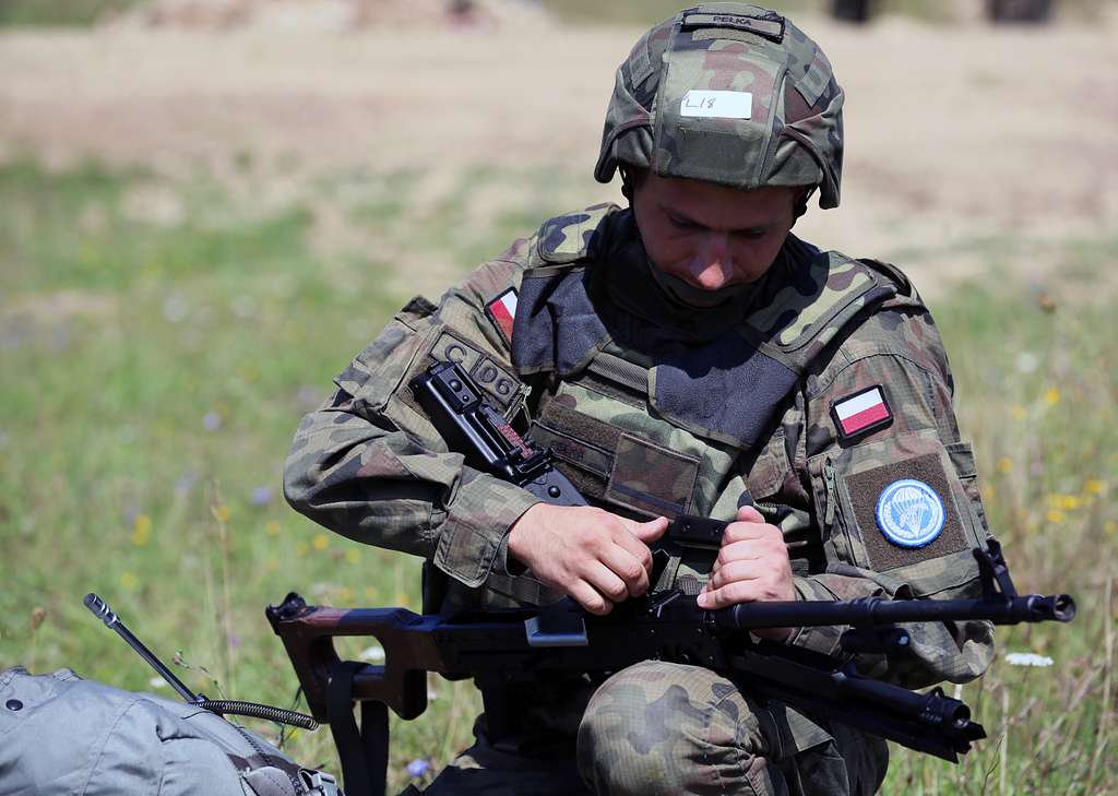 polish-paratrooper | Modern Engineering Marvels